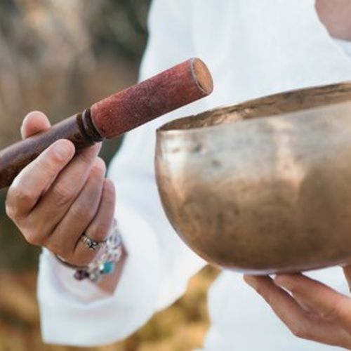 What Is a sound bath? Benefits and first-time tips ...